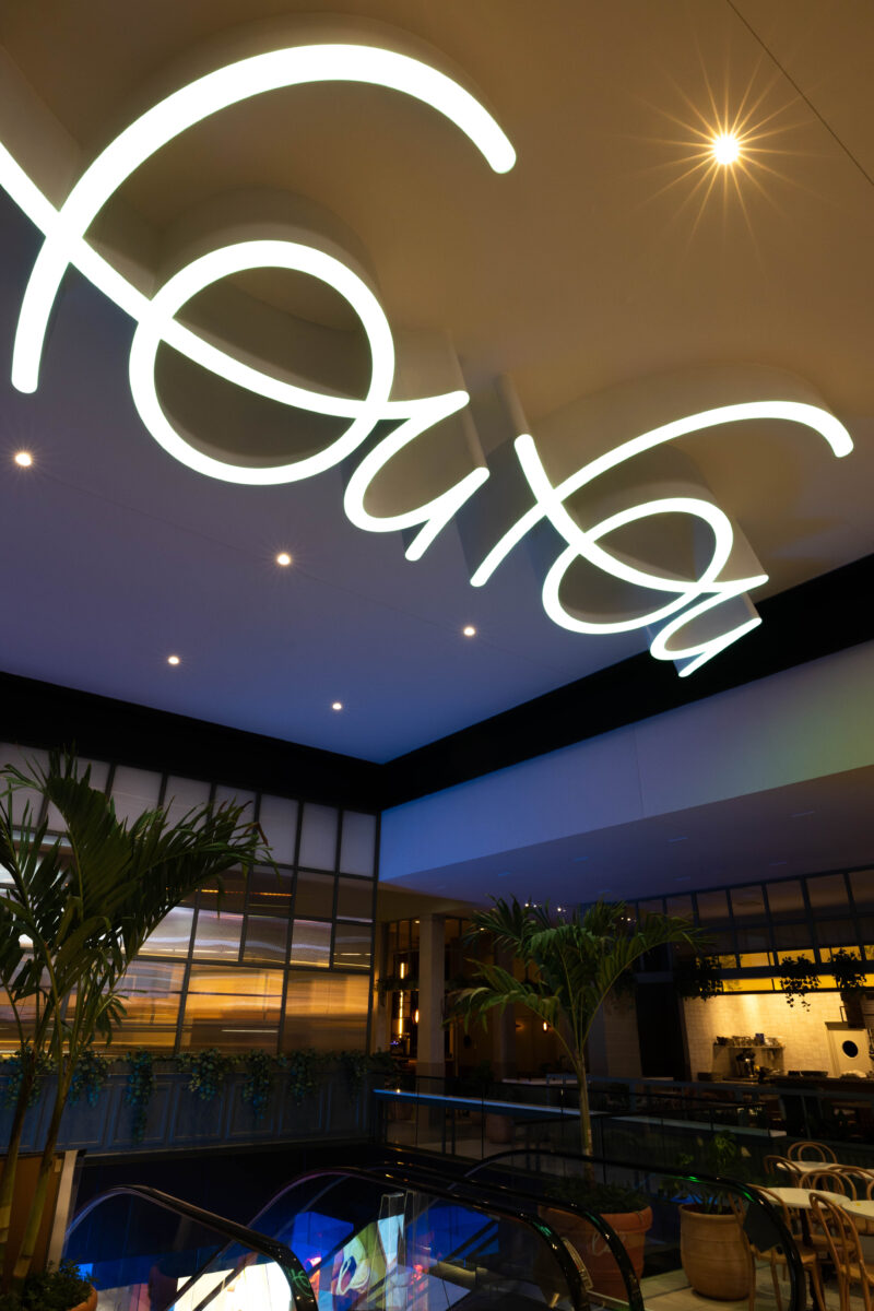 LE FOU FOU | Great Food Hall With 12 Concepts And 4 Bars