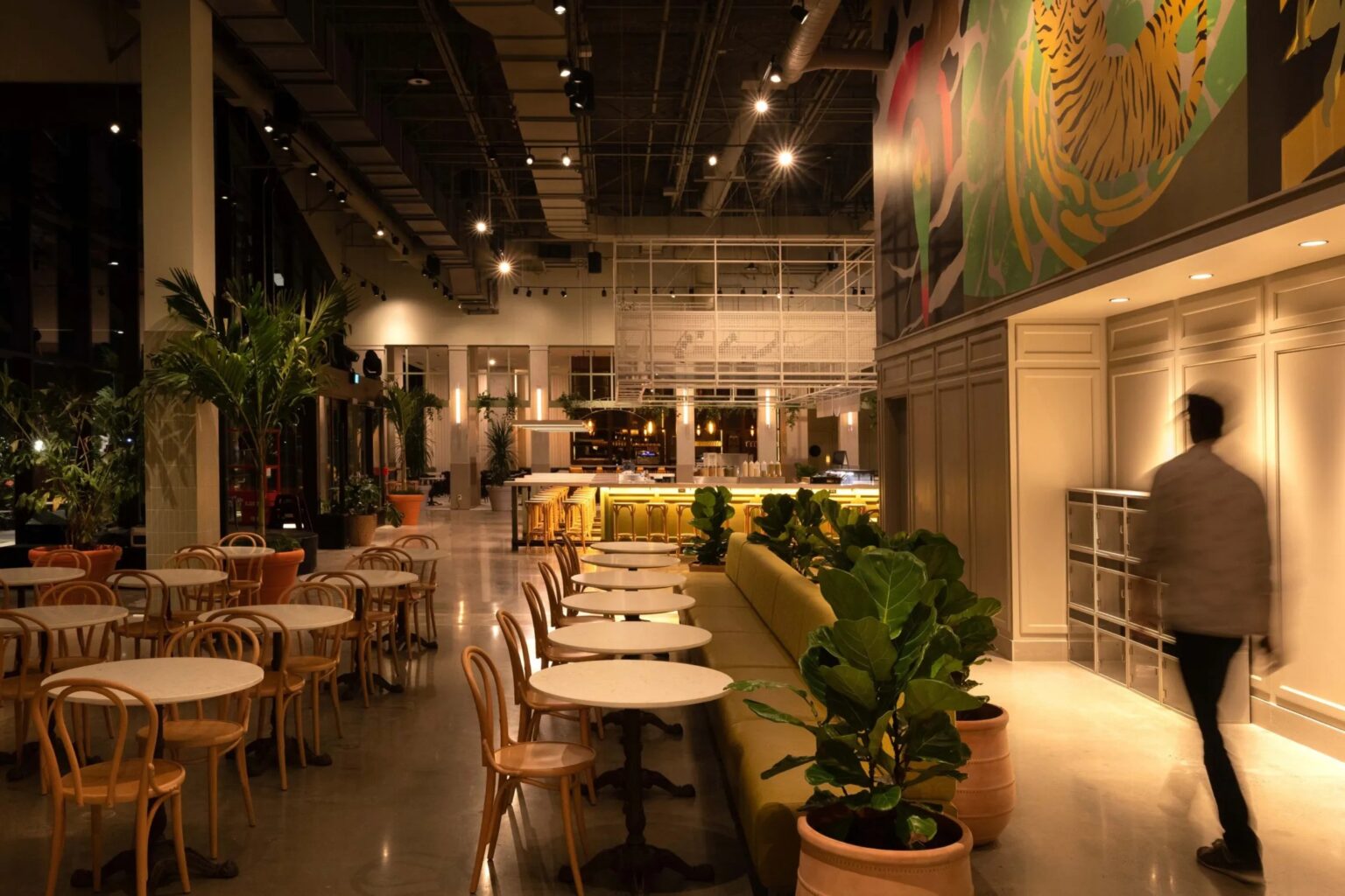 LE FOU FOU | Great Food Hall With 12 Concepts And 4 Bars